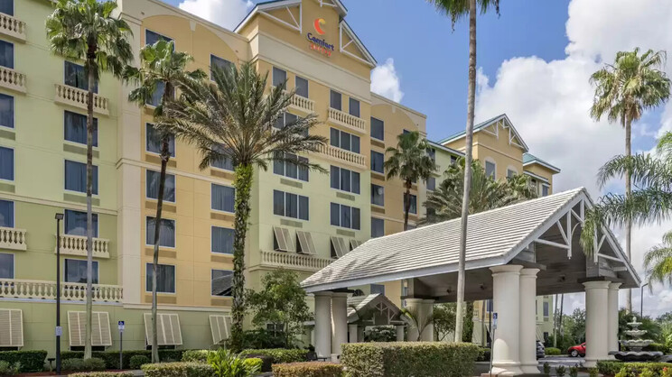 Comfort Suites Maingate East 2026/2027 – Hotel