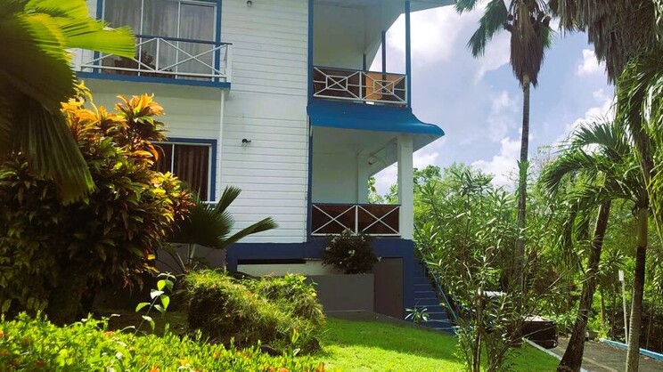 Half Moon Blue 2026/2027 – Hotel