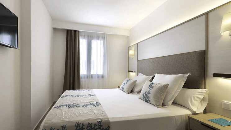 Alua Suites Las Rocas, Cala’Dor, Majorca - Spain | Destination2