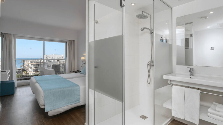 Alua Leo, Can Pastilla, Majorca, Destination2