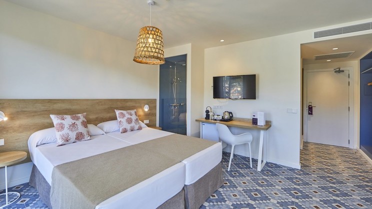 FERGUS Club Europa, Majorca Holidays – Destination2.co.uk