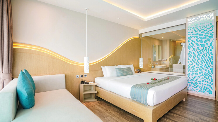 Crest Resort & Pool Villas : Destination2 Holidays