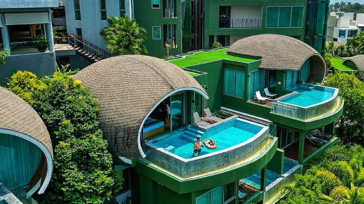 Crest Resort & Pool Villas : Destination2 Holidays