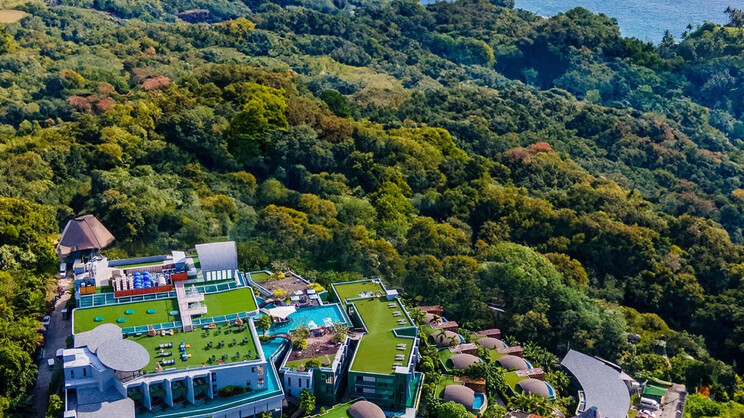 Crest Resort & Pool Villas : Destination2 Holidays