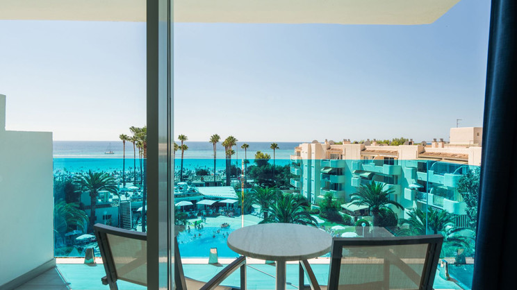 THB Sa Coma Platja, Majorca Holidays, Destination2.co.uk.