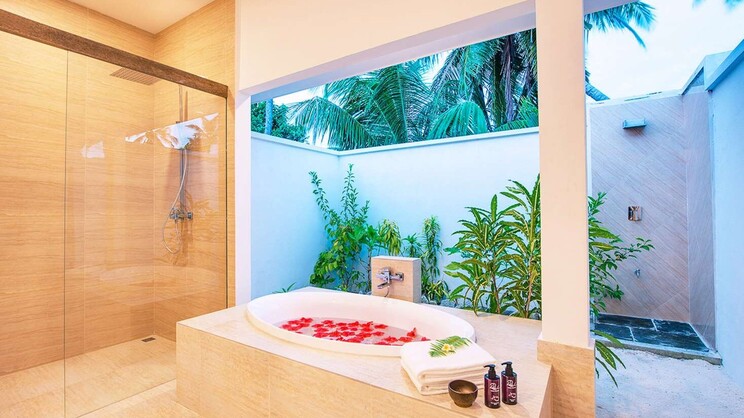 Rahaa Resort, the Maldives | Destination2 Luxury Indian Ocean Holidays